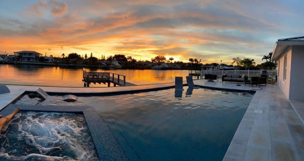 Home | Clear Tech Pools | Pool Services in St. Petersburg, FL